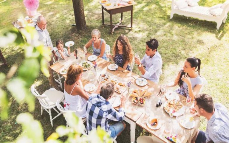Planning Memorable Family Reunion Parties: An Essential Guide - Word ...