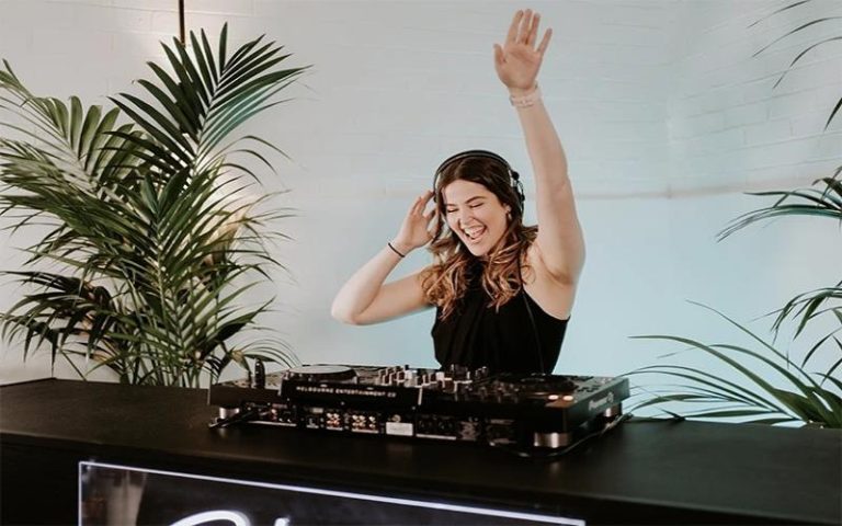 What to look for when hiring a professional DJ - Word Street Journal